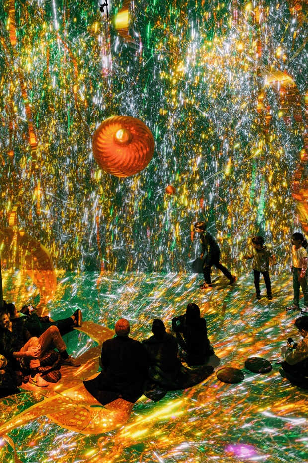 EXPERIENCE THE HOLIDAY MULTIVERSE AT SPECTACULAR FACTORY